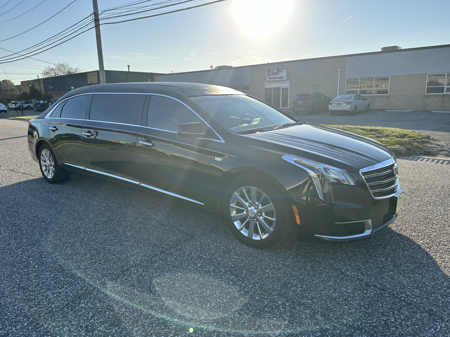 2019 CADILLAC FEDERAL RAISED ROOF SIX DOOR FUNERAL LIMOUSINE ...